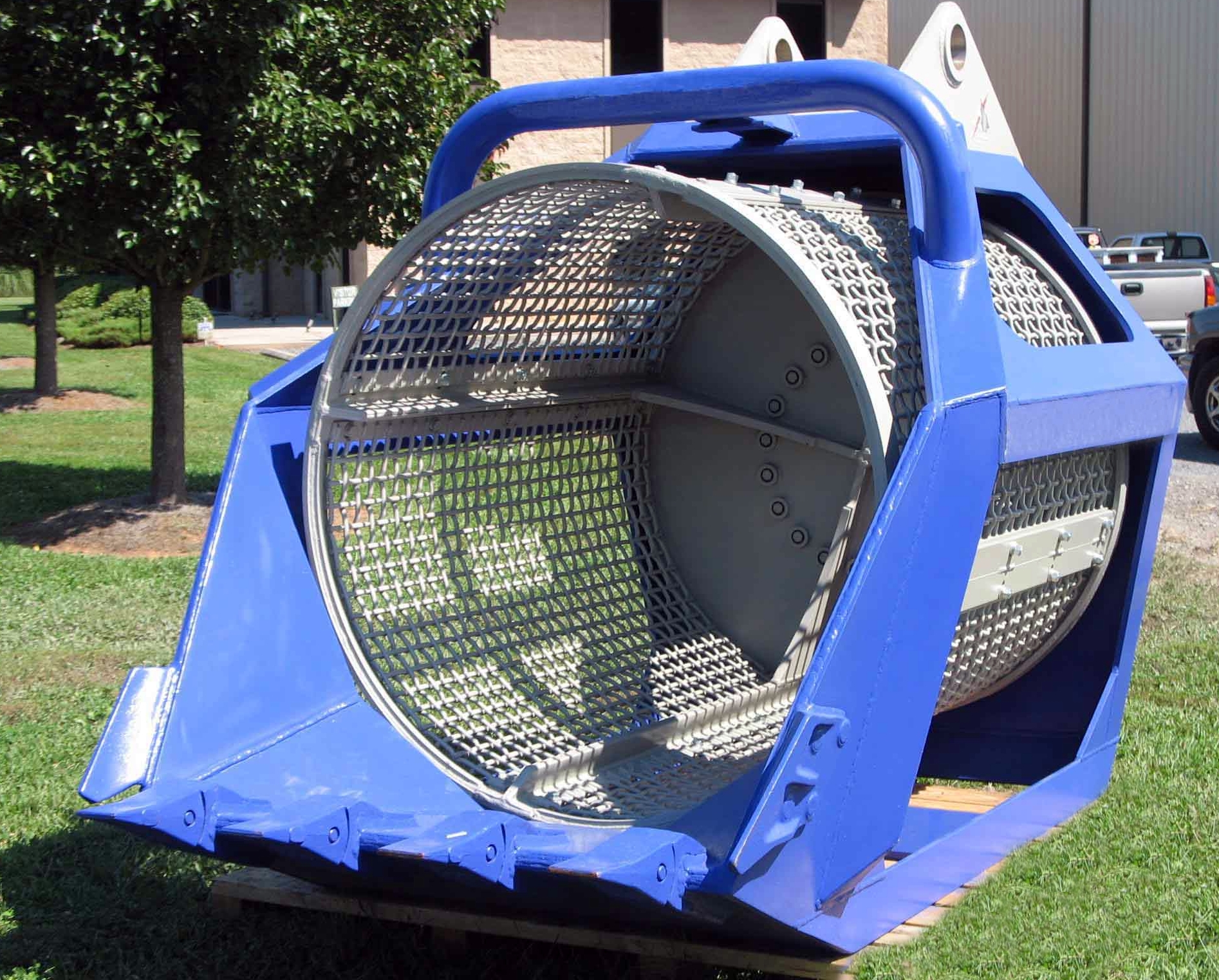 How to Screen Rocks, Asphalt, Dirt and More into Different Sizes. - RR ...