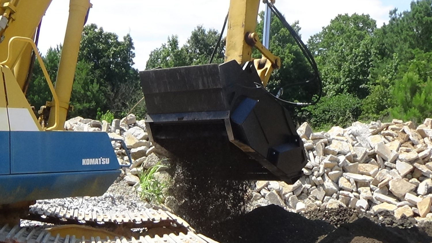 How to Screen Rocks, Gravel, Asphalt & Dirt by Size | Material Screener ...